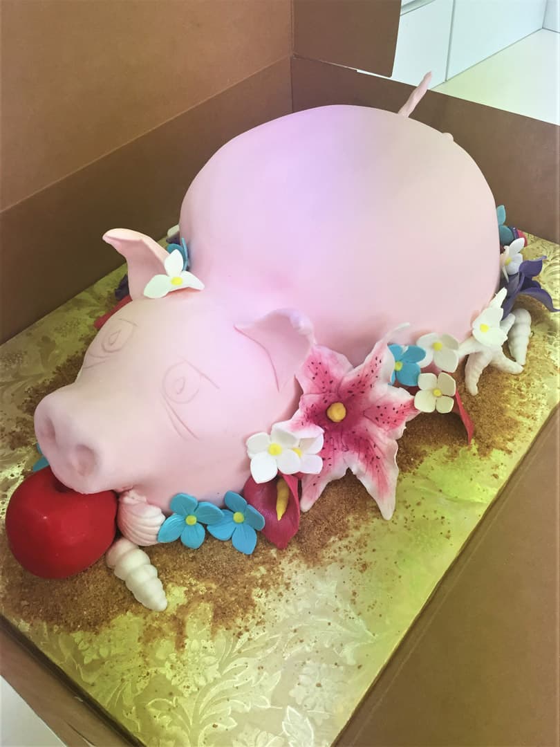 3-D Sculpted Cakes - Sugarplum Cake Shoppe